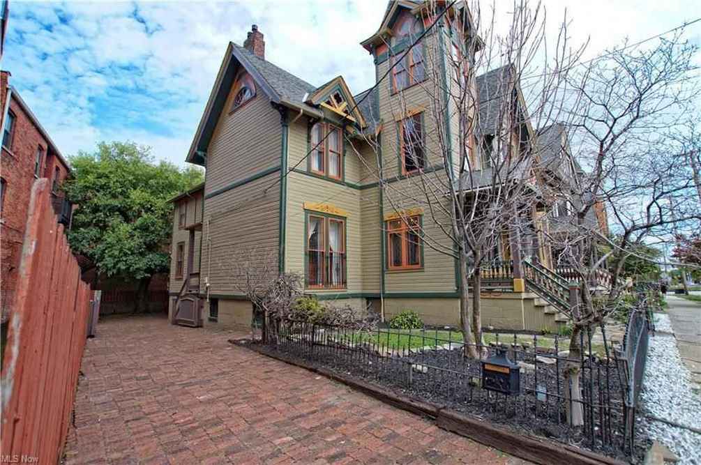 c. 1872 - Cleveland, OH - Old House Dreams