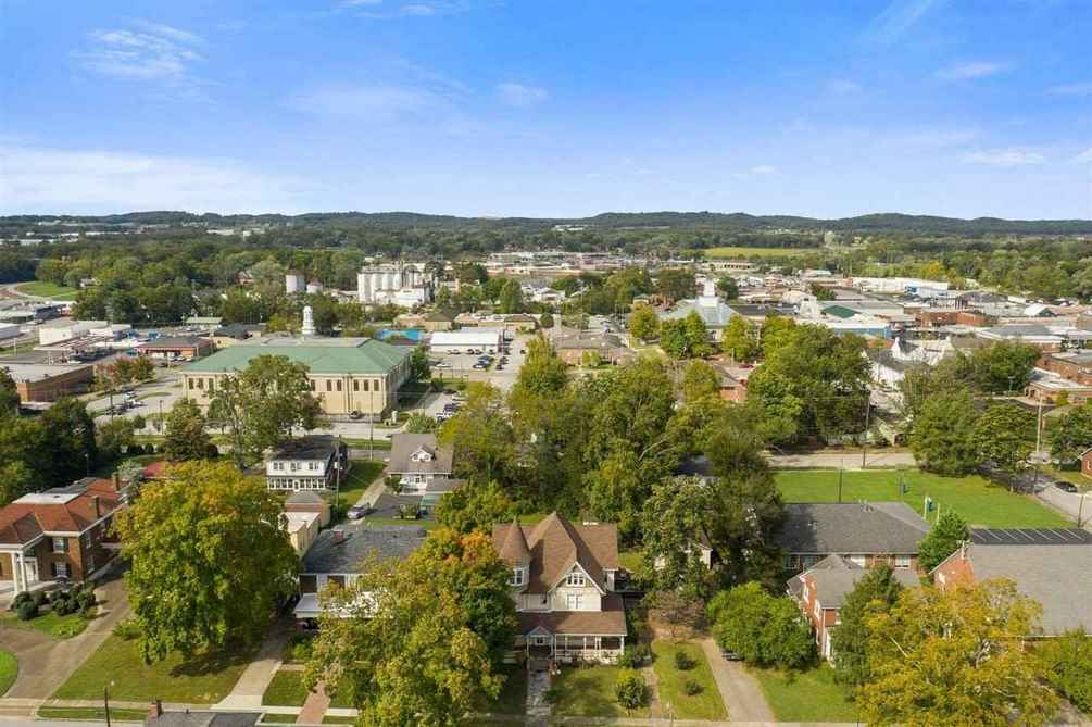 1896 Queen Anne in Russellville, KY (George F. Barber) - Old House Dreams