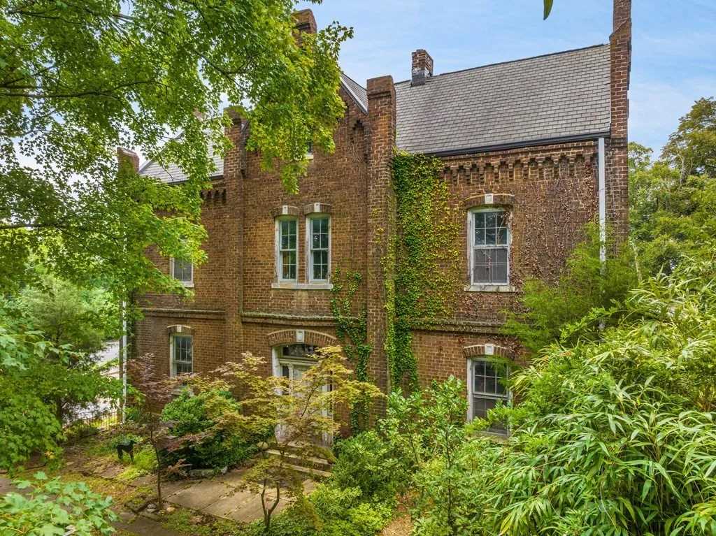 1861 - Cleveland, TN - Old House Dreams