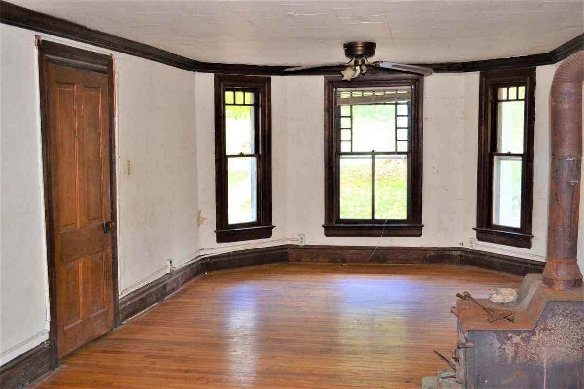 Queen Anne in Sinks Grove, WV - Old House Dreams