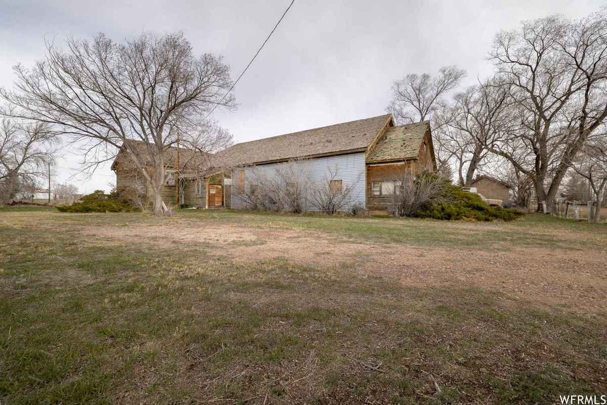 1915 Meeting House in Altamont, UT - Old House Dreams