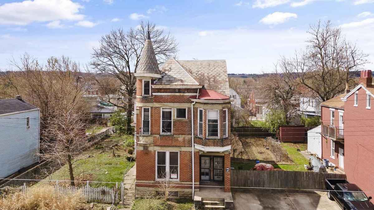 1885 Queen Anne in Newport, KY - Old House Dreams