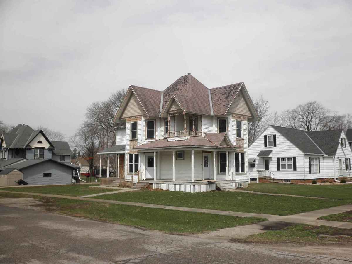 c. 1897 Queen Anne in Saint Ansgar, IA (George F. Barber) - Old House ...