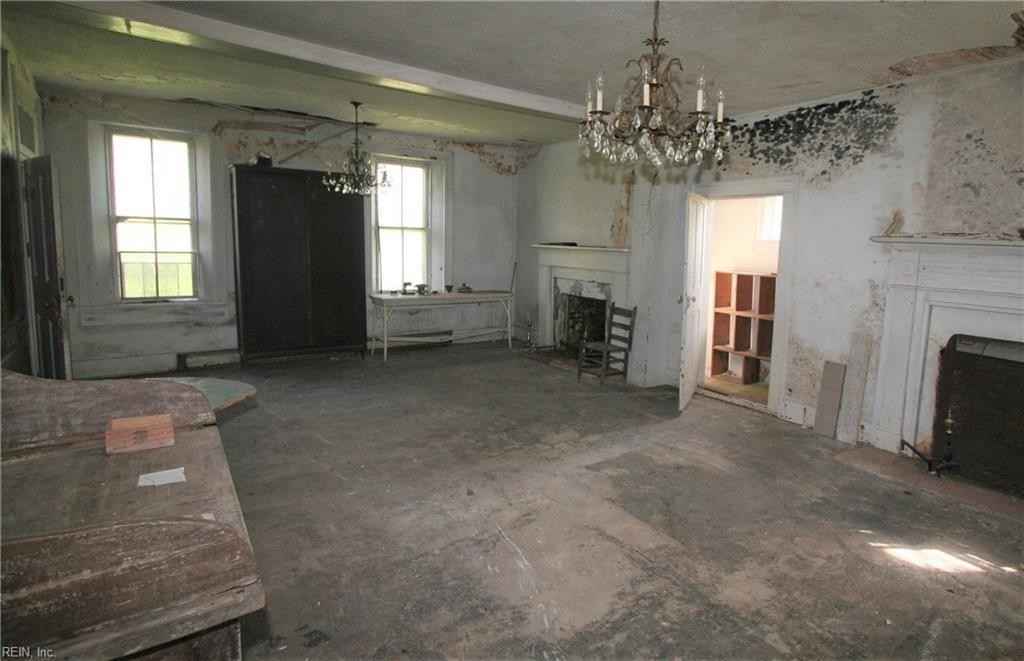 1837 in Saluda, VA - Old House Dreams