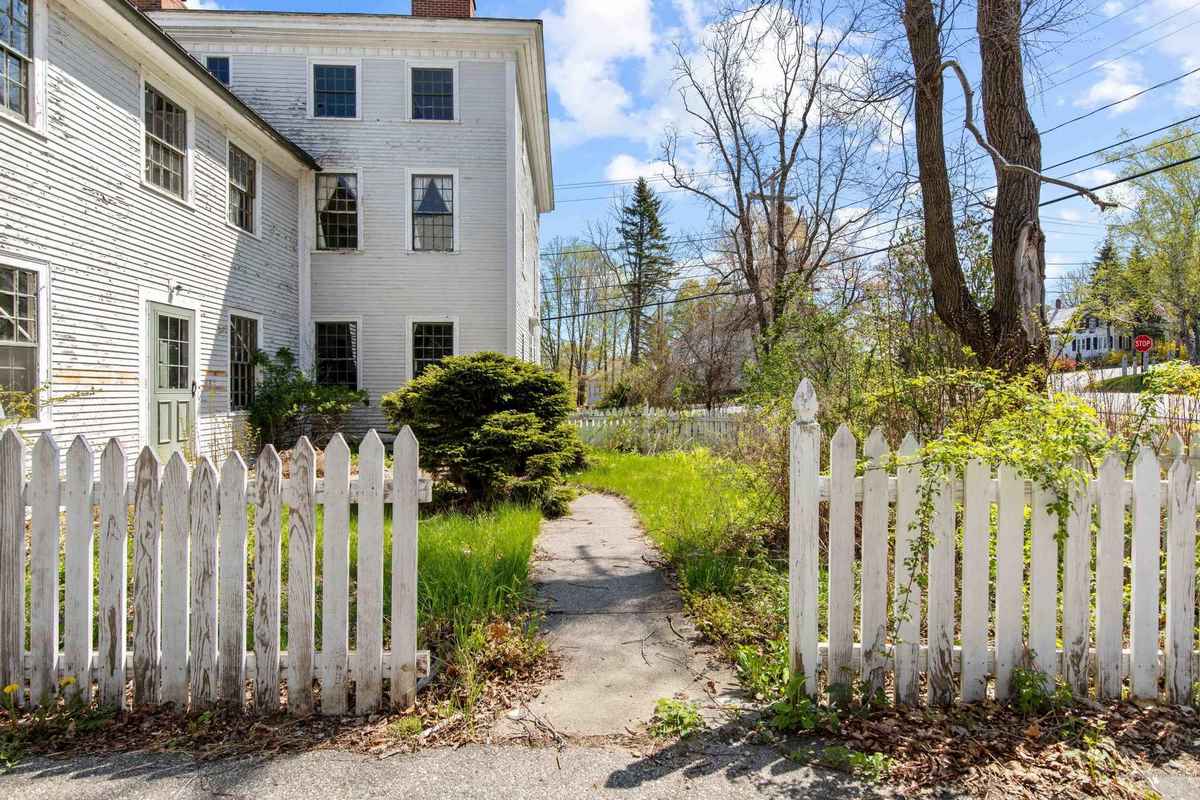 1793 Federal in Limerick, ME - Old House Dreams
