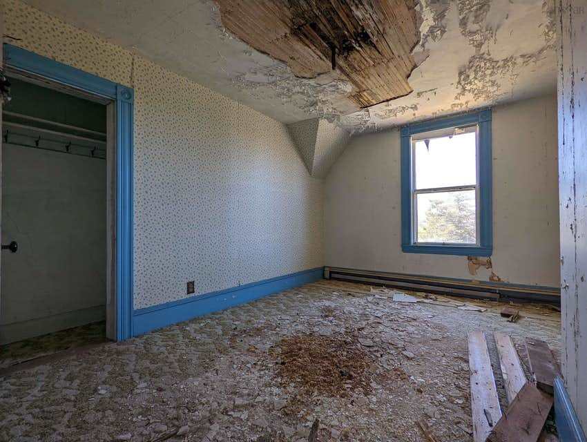 Deep Brook, Nova Scotia - Old House Dreams