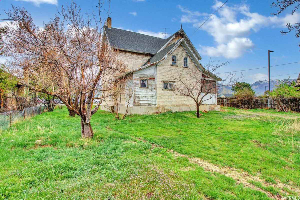 c. 1875 Gothic Revival in Ephraim, UT - Old House Dreams
