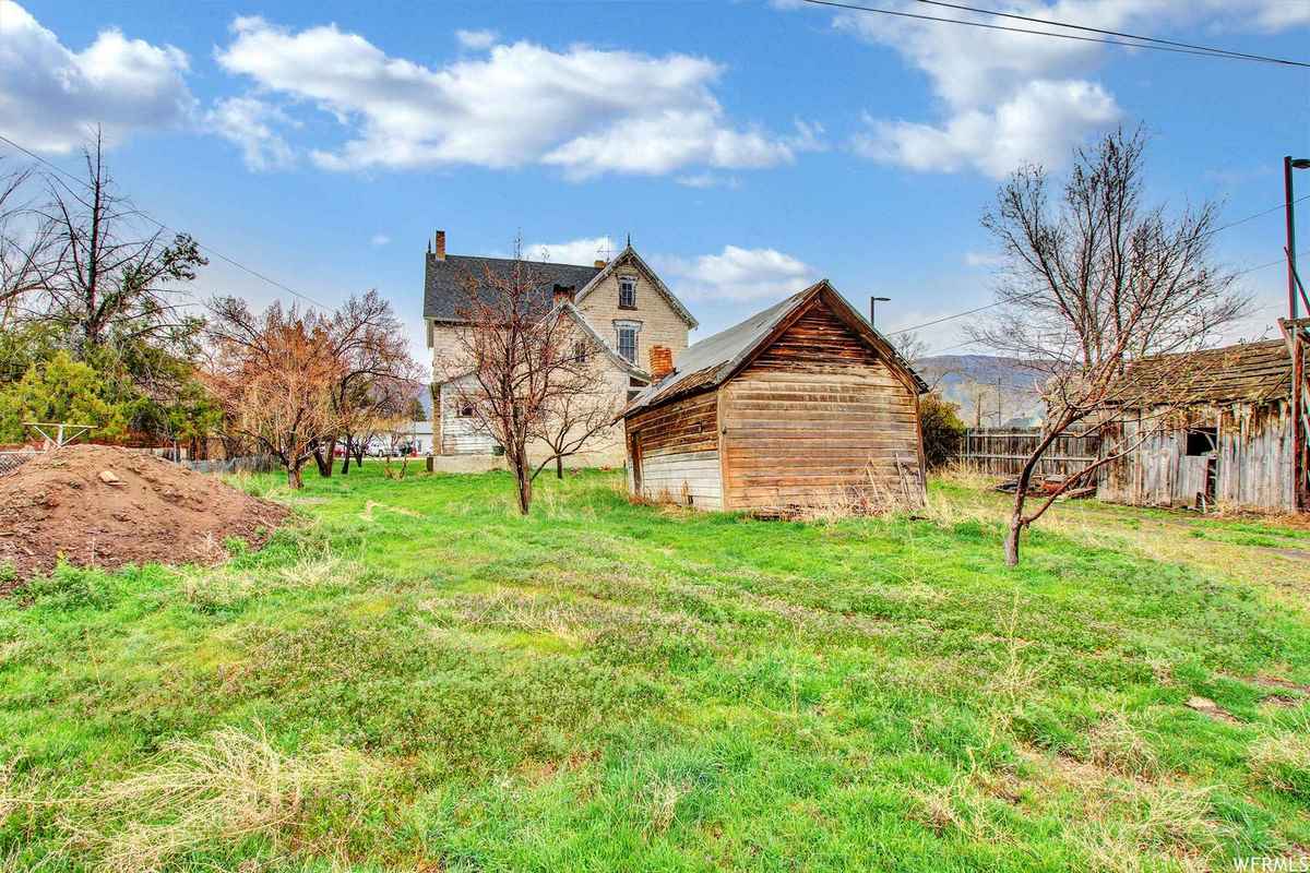 c. 1875 Gothic Revival in Ephraim, UT - Old House Dreams