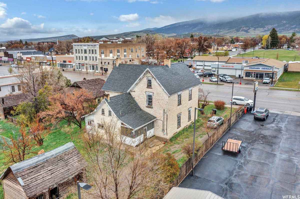 c. 1875 Gothic Revival in Ephraim, UT - Old House Dreams