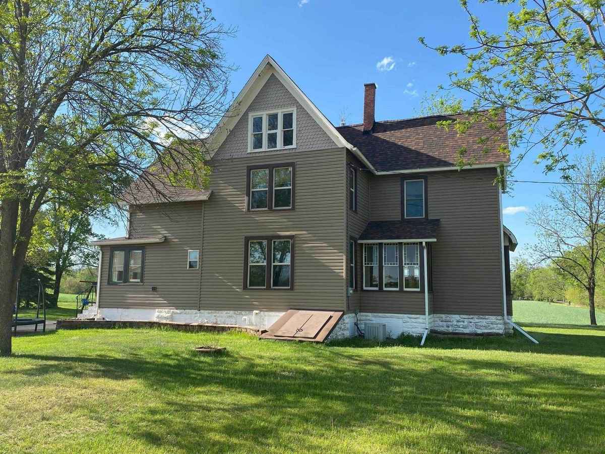1896 Queen Anne in Lone Rock, WI (George F. Barber) - Old House Dreams