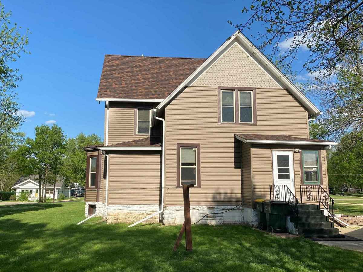 1896 Queen Anne in Lone Rock, WI (George F. Barber) - Old House Dreams