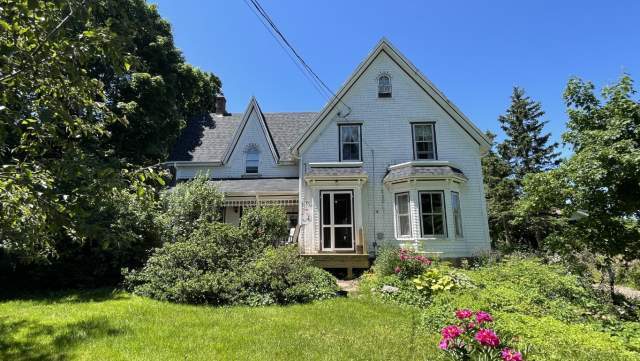 1859 Gothic Revival in Tyne Valley, Prince Edward island - Old House Dreams