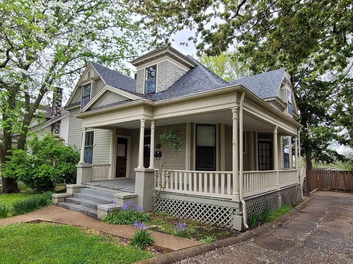 1901 Queen Anne in Springfield, MO - Old House Dreams