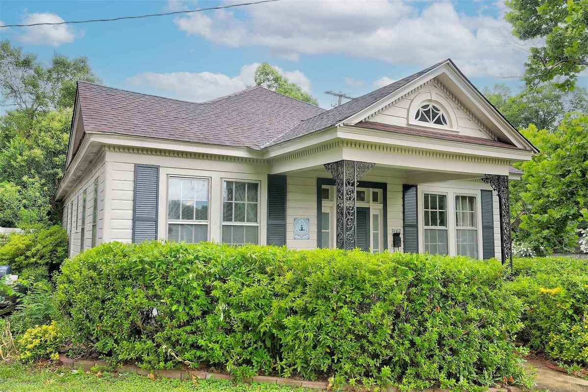1926 Colonial Revival in Montgomery, AL - Old House Dreams