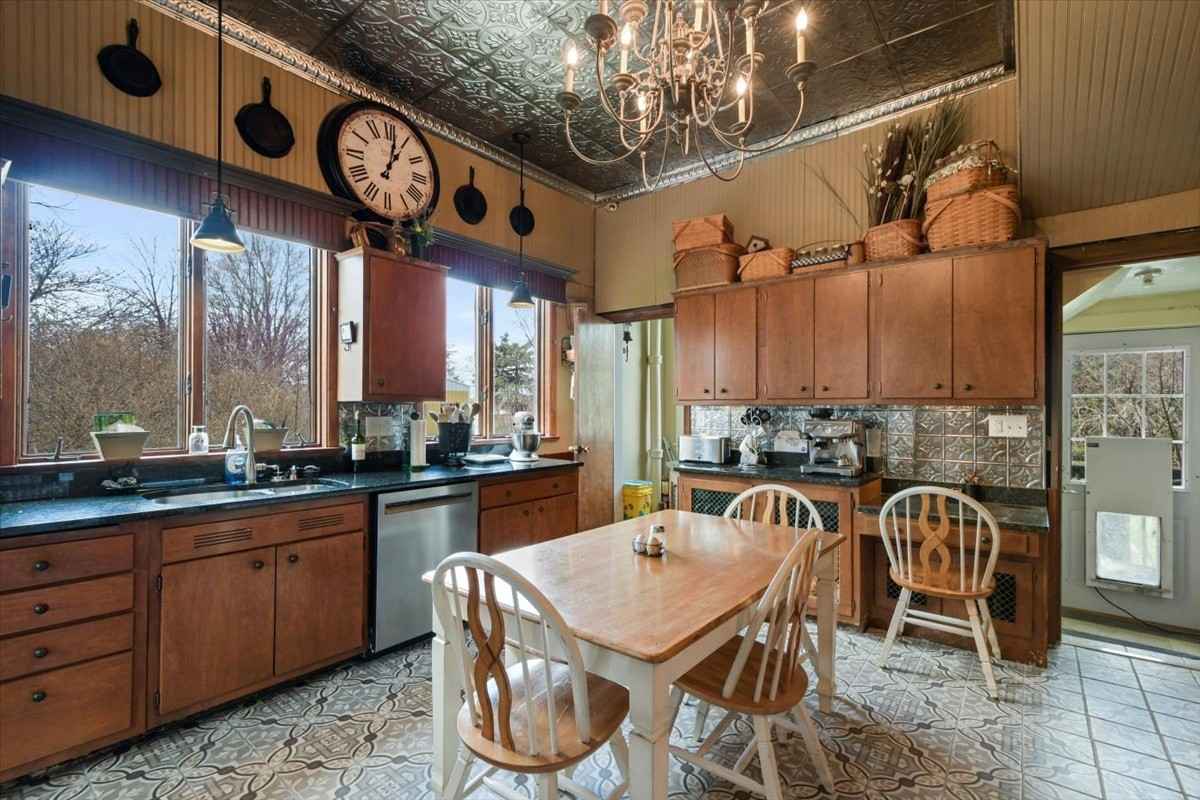 1895 Queen Anne in Tolono, IL - Old House Dreams