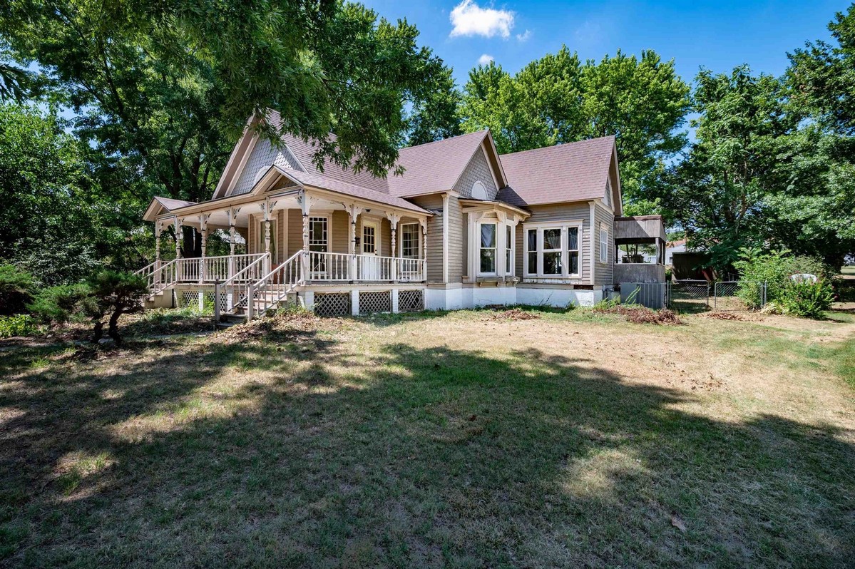 1887 in Kingman, KS - Old House Dreams