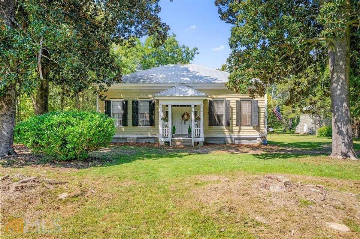 c. 1860 Greek Revival in Haddock, GA - Old House Dreams