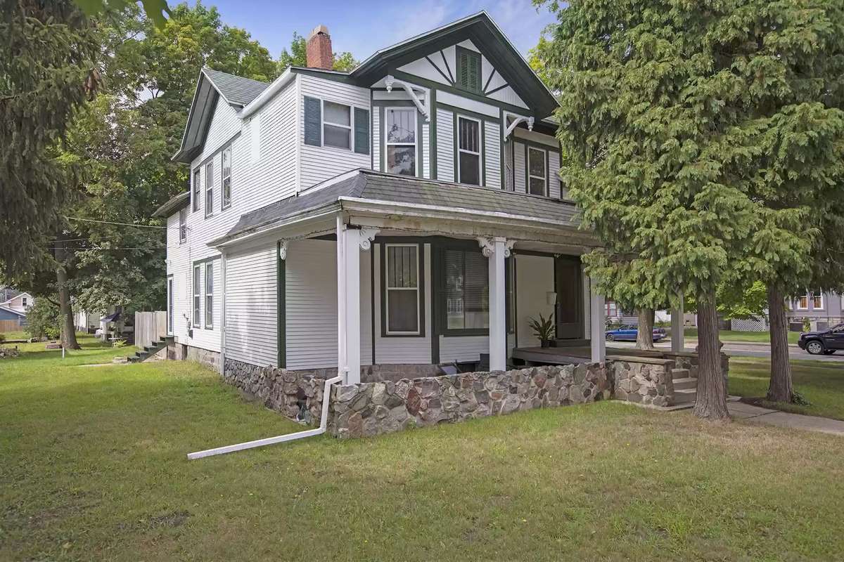 c. 1900 in Dowagiac, MI - Old House Dreams