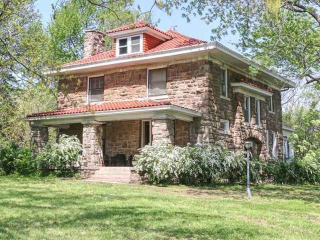 1914 in Oak Grove, MO - Old House Dreams