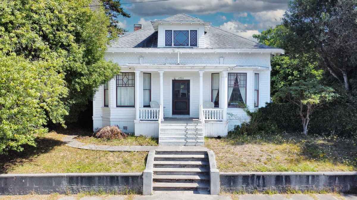 1904 in Eureka, CA - Old House Dreams