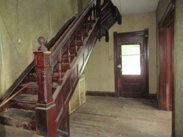 1894 Queen Anne in Onarga, IL - Old House Dreams