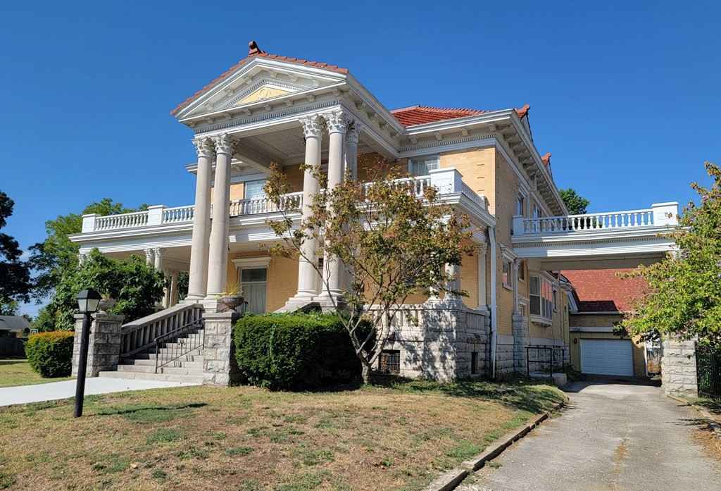 1906 Classical Revival in Independence, KS - Old House Dreams