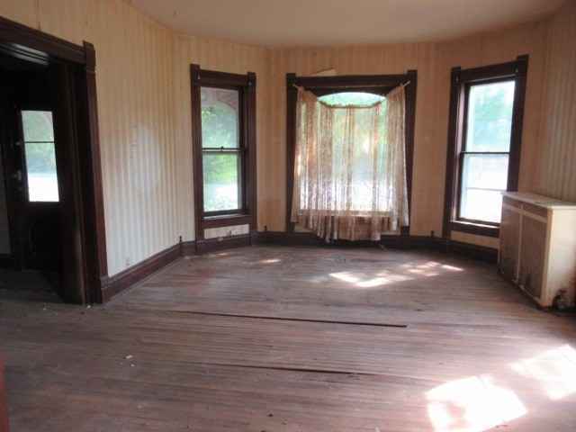 1894 Queen Anne in Onarga, IL - Old House Dreams