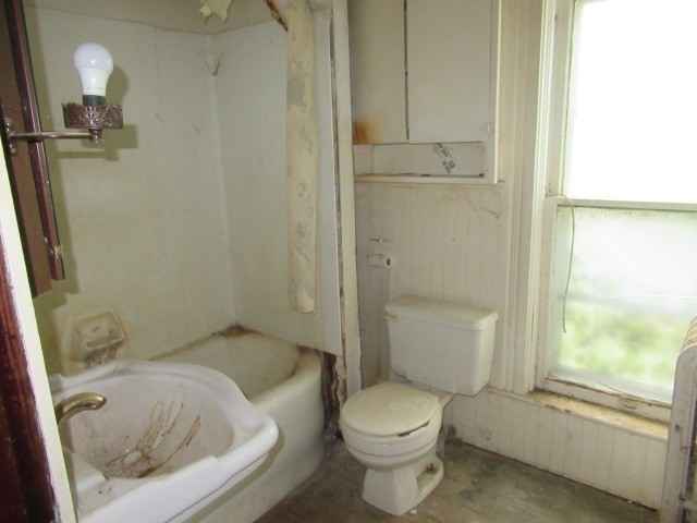 1894 Queen Anne in Onarga, IL - Old House Dreams