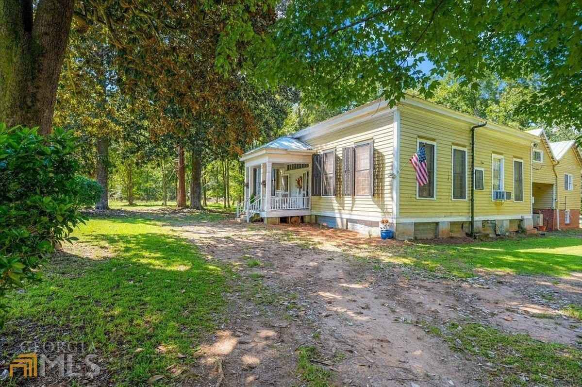 c. 1860 Greek Revival in Haddock, GA - Old House Dreams