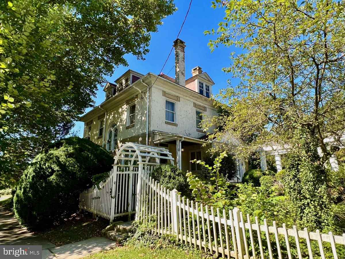 1905 Classical Revival in Reading, PA - Old House Dreams