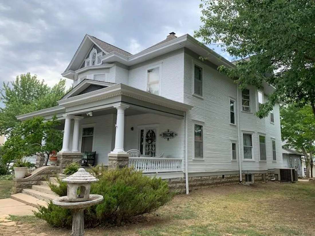 1907 in Independence, KS - Old House Dreams