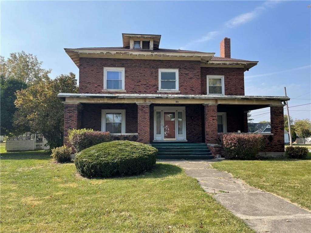 1910 in Ridge Farm, IL - Old House Dreams