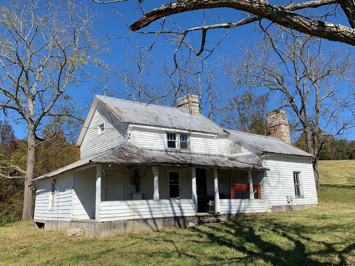 c. 1890 Log Cabin in Ronceverte, WV - Old House Dreams
