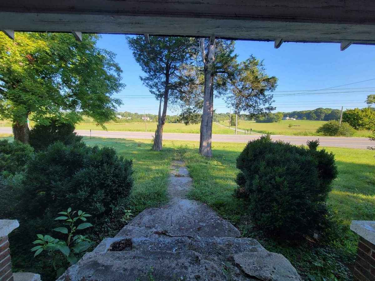 Castalian Springs, TN - Old House Dreams