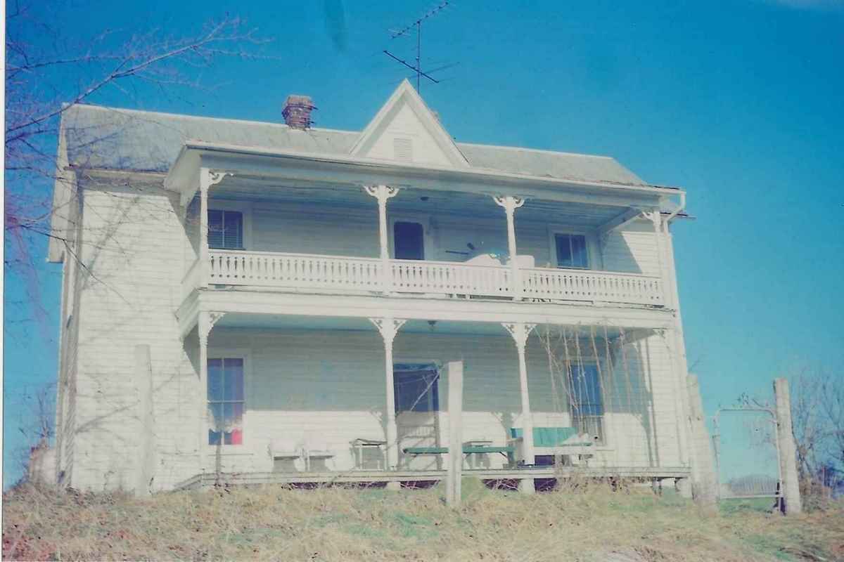 1903 Folk Victorian in Renick, WV - Old House Dreams