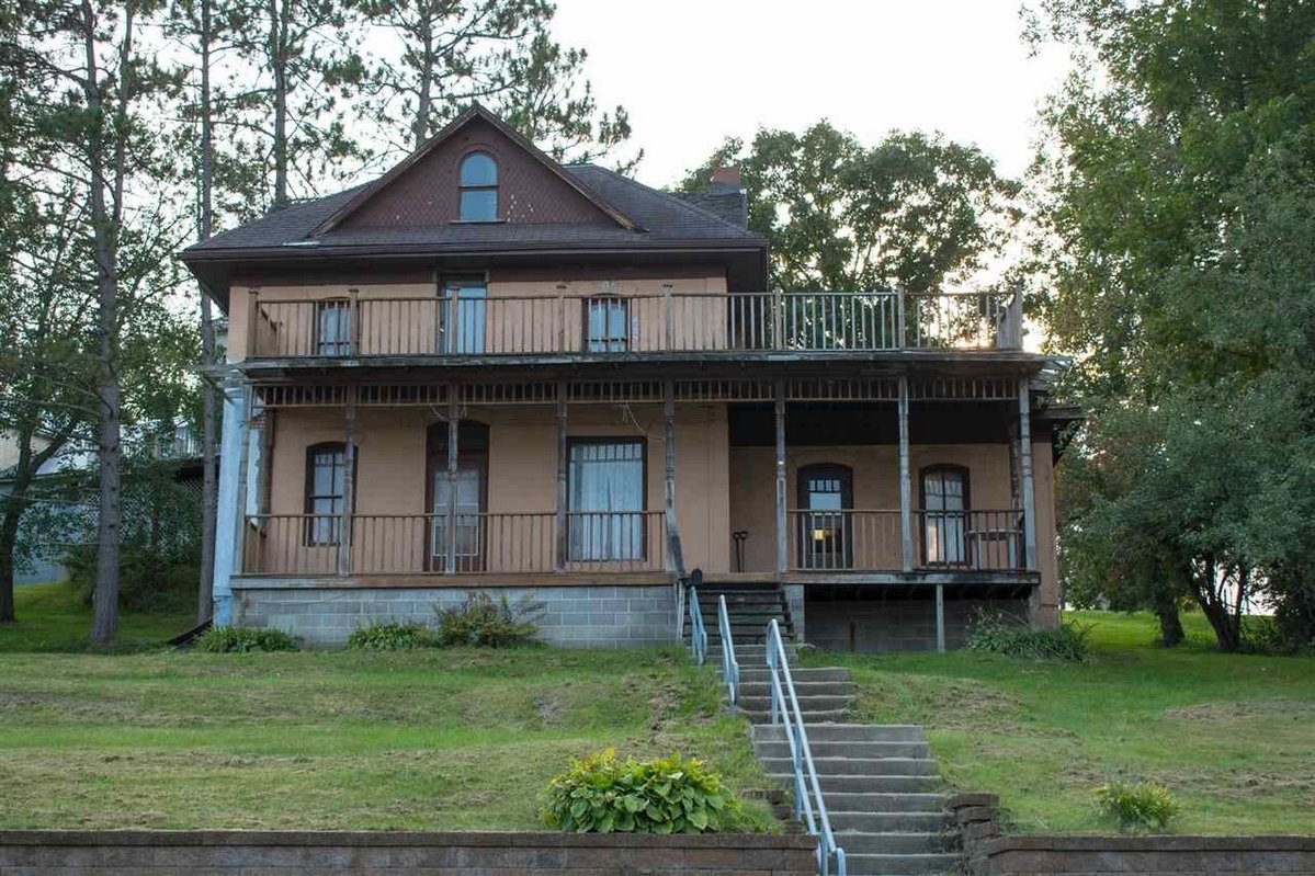 1865 in Elroy, WI - Old House Dreams