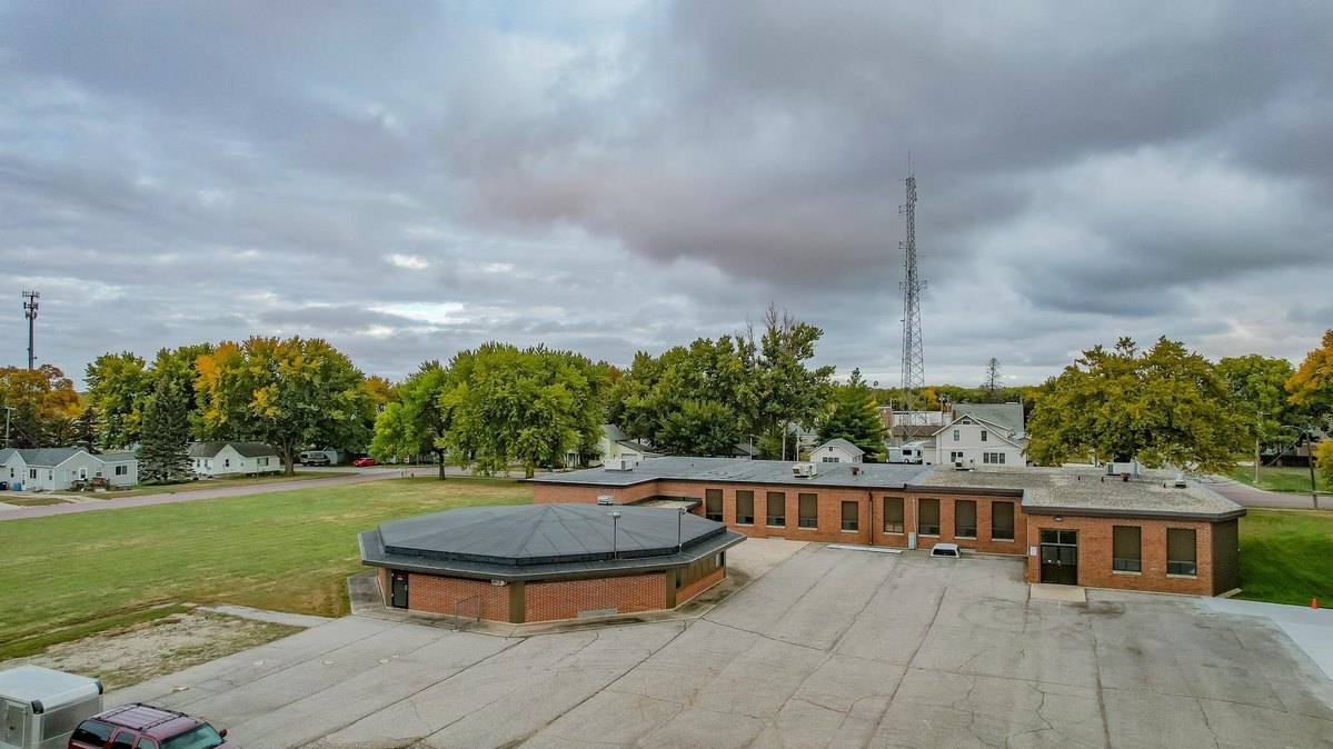 1950 School in Spirit Lake, IA - Old House Dreams