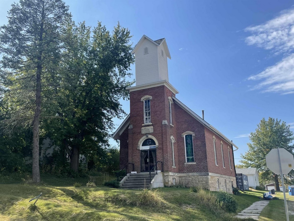 1879 Church in Center Junction, IA - Old House Dreams