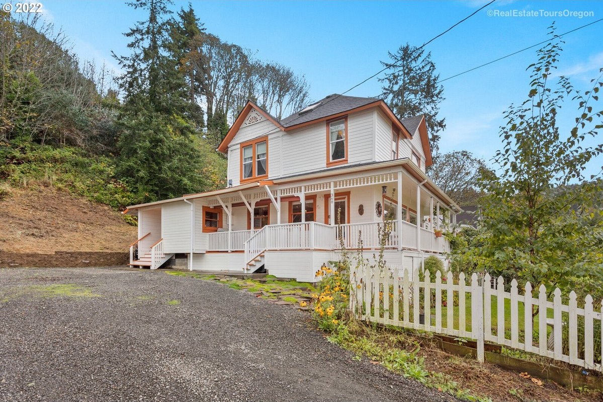 1896 Queen Anne in Astoria, OR - Old House Dreams