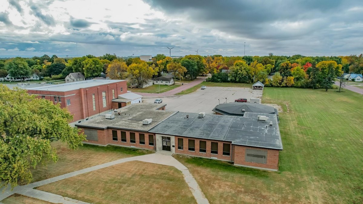 1950 School in Spirit Lake, IA - Old House Dreams