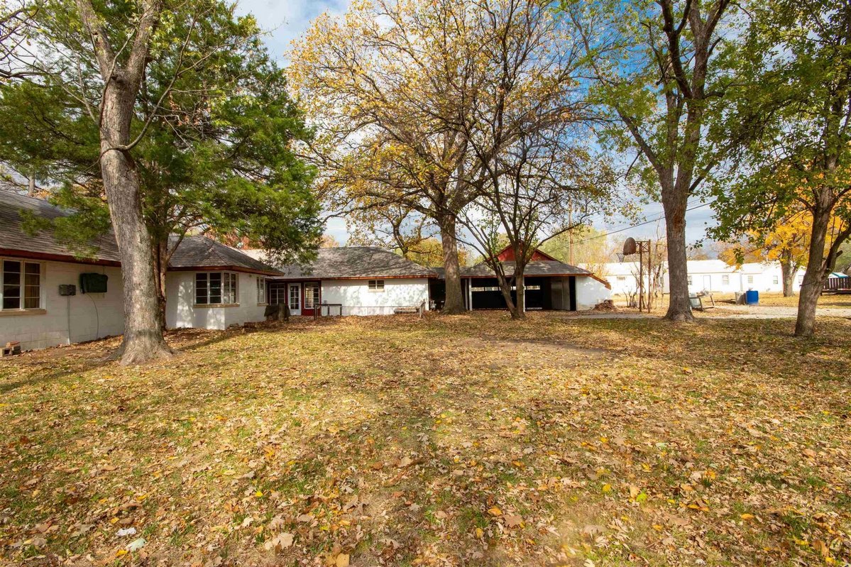1952 Ranch in Wellington, KS - Old House Dreams