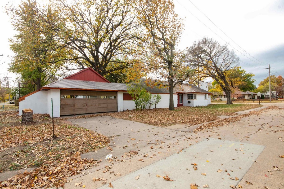 1952 Ranch in Wellington, KS - Old House Dreams