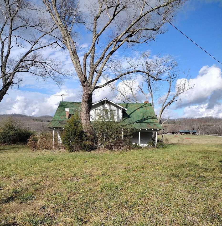 c. 1920 Craftsman in Mosheim, TN - Old House Dreams