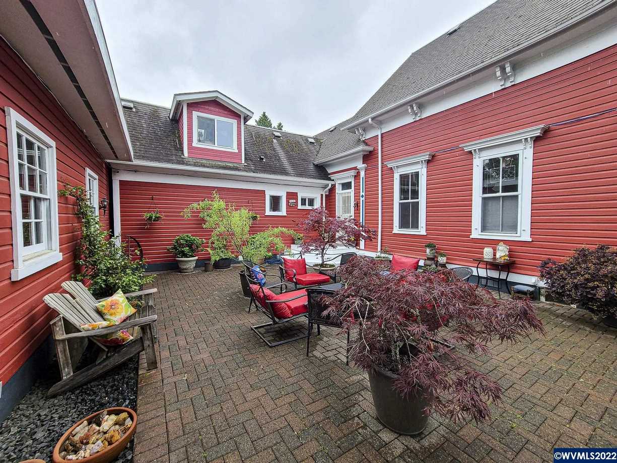 c. 1870 in Dallas, OR - Old House Dreams
