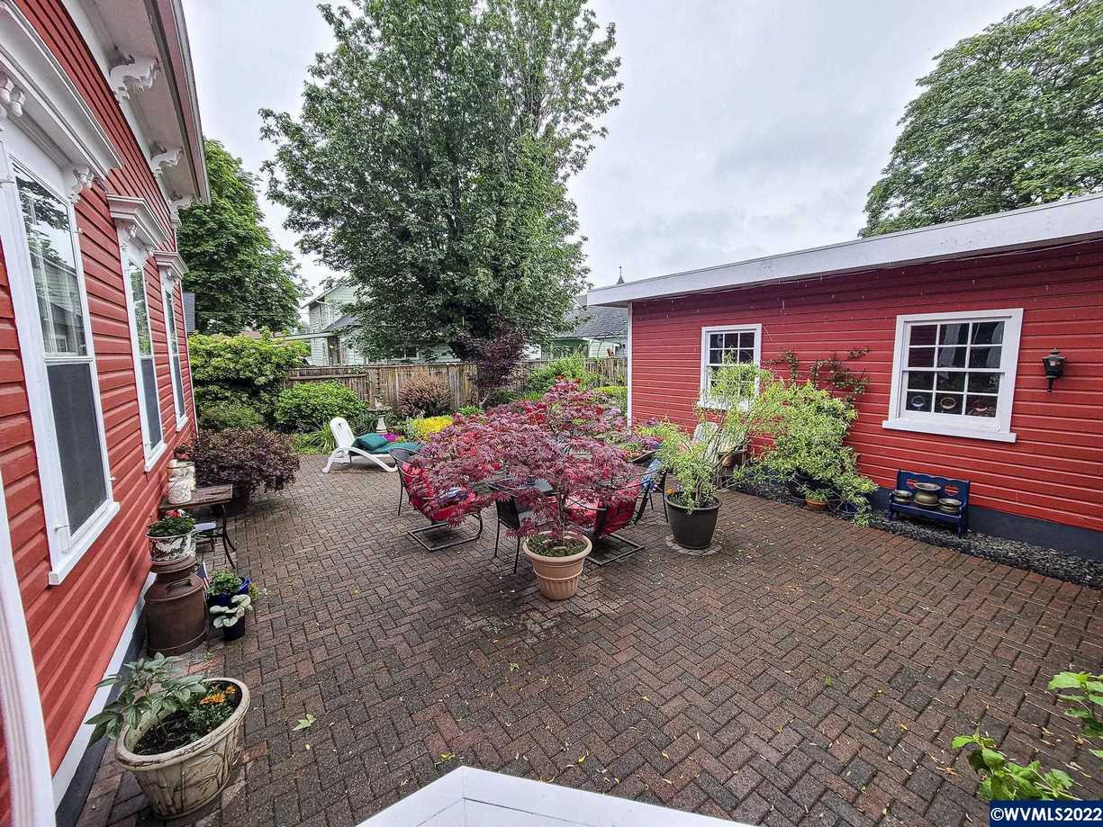 c. 1870 in Dallas, OR - Old House Dreams