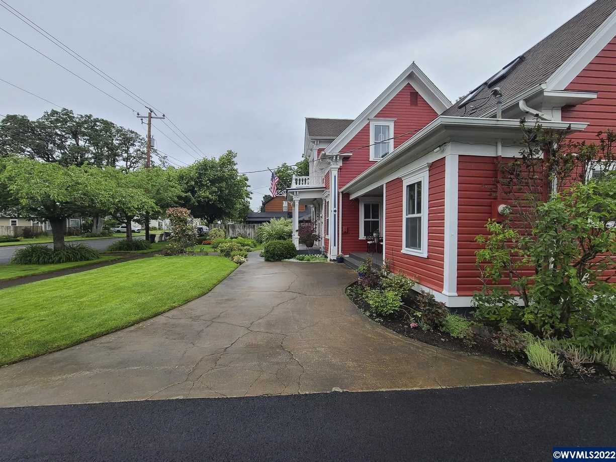 c. 1870 in Dallas, OR - Old House Dreams
