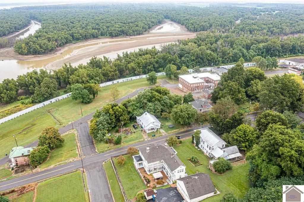 Hickman, KY - Old House Dreams