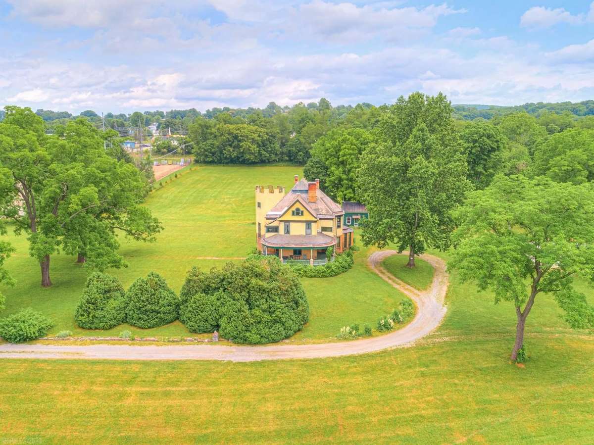 1892 Queen Anne in Radford, VA - Old House Dreams