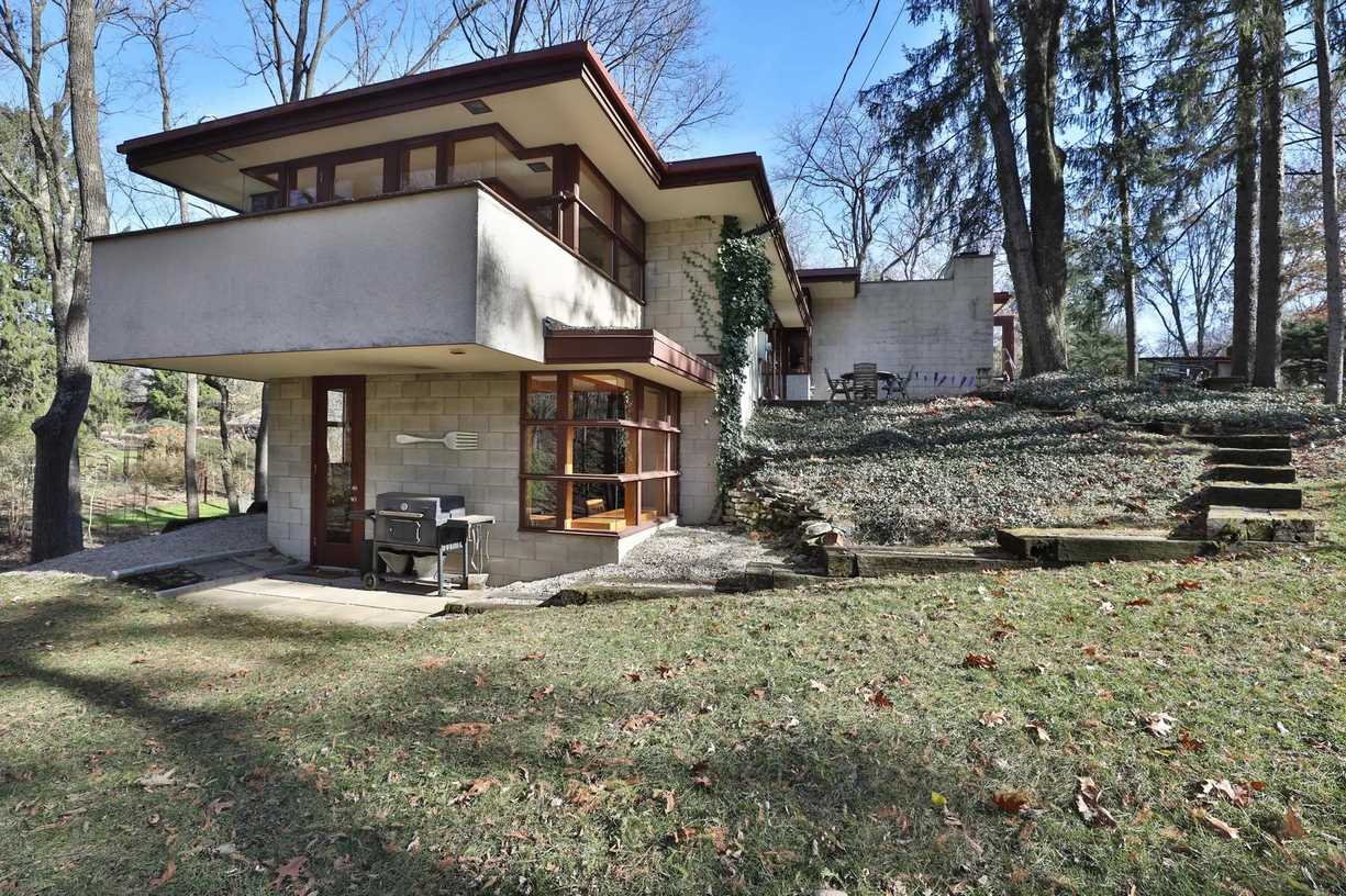 1960 Contemporary in Worthington, OH - Old House Dreams