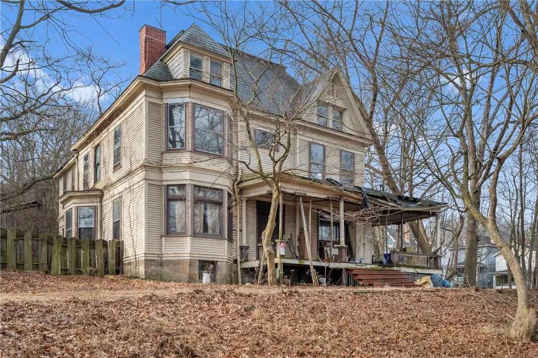 1888 in Coraopolis, PA - Old House Dreams